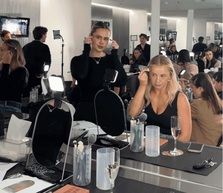 MAKEUP HOUSE